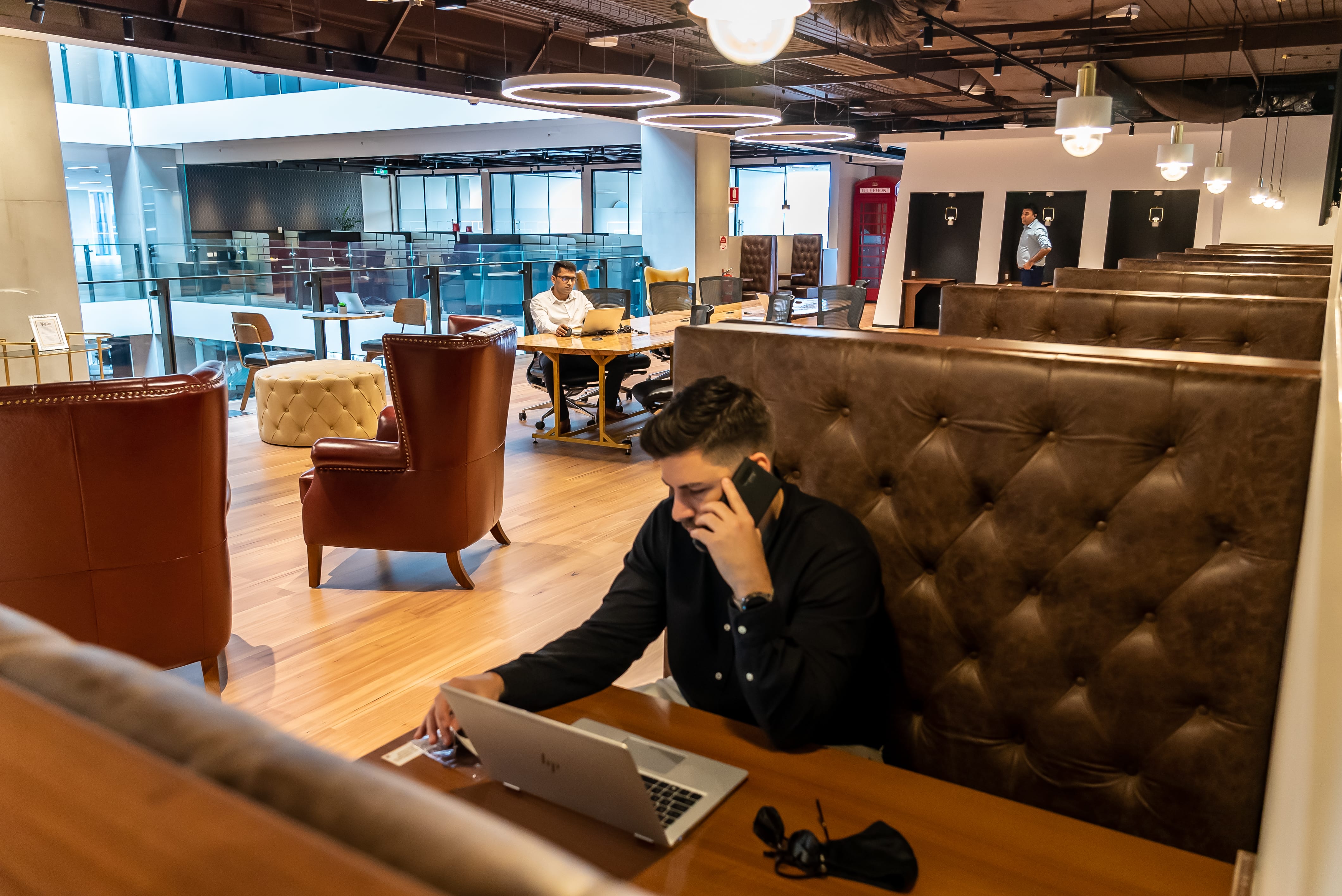8 Reasons Why Coworking Spaces are Better than Working from Home [2022]